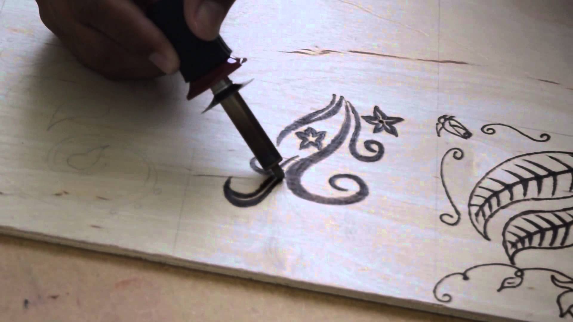 Tutorial: scopriamo l'arte del pirografo Tutorial: scopriamo l'arte del pirografo